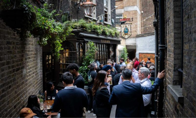 8 Gorgeous London Pubs to Visit | Love and London